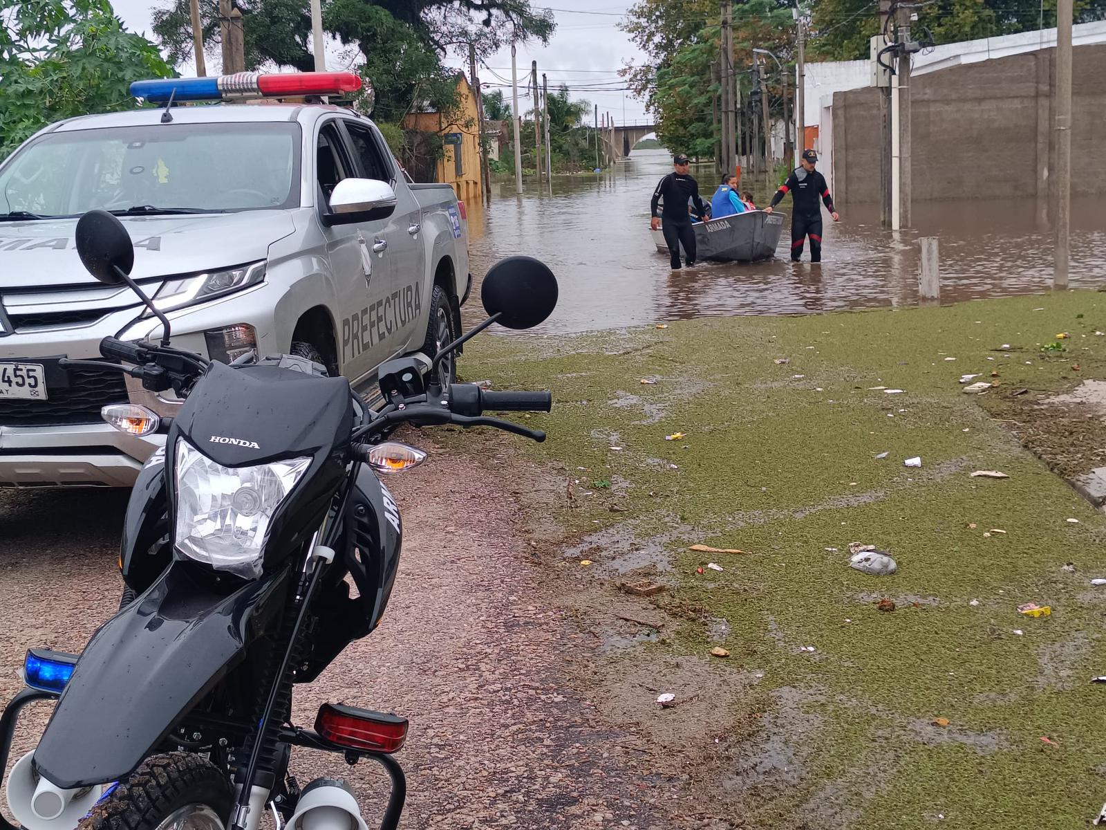 Unas 27 personas tuvieron que ser evacuadas tras la crecida del Río ...