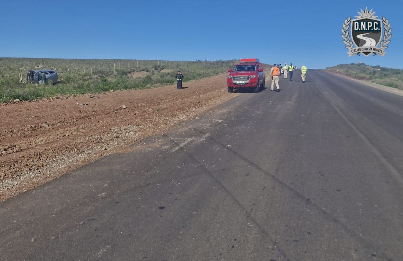 Un conductor falleció tras despistar y volcar el auto que conducía