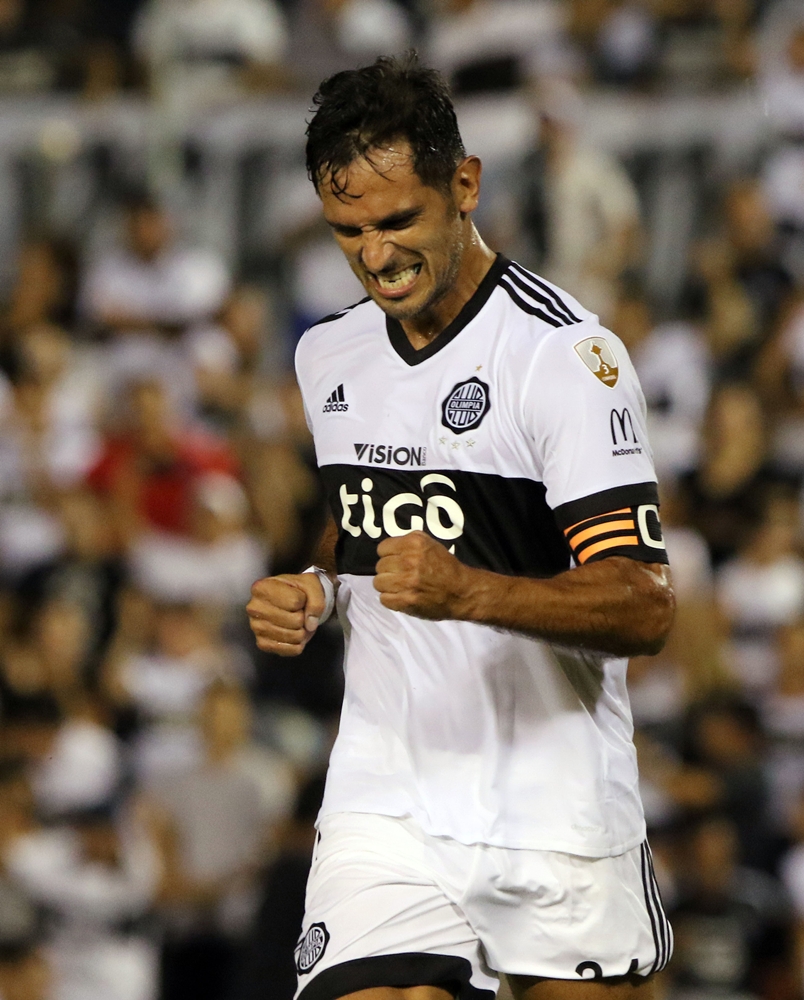 Roque Santa Cruz sigue pilotando a Olimpia hacía el Clausura paraguayo