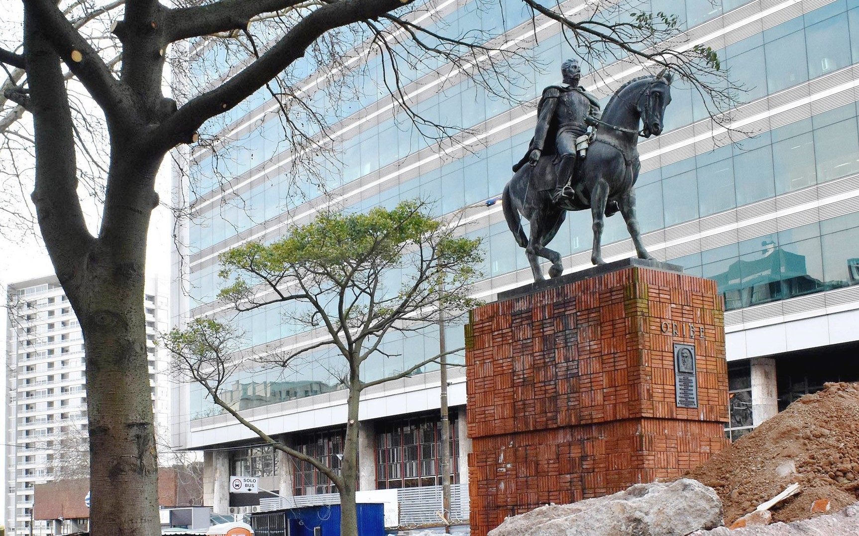 Trasladaron el monumento a Manuel Oribe