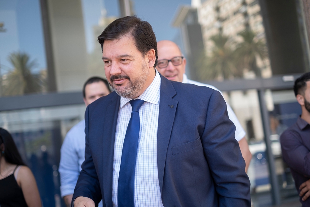 Adrián Peña sí era licenciado